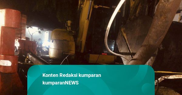 Pemotor Tewas Tertimpa Tiang Listrik di Jalan Nurtanio Bandung | kumparan.com